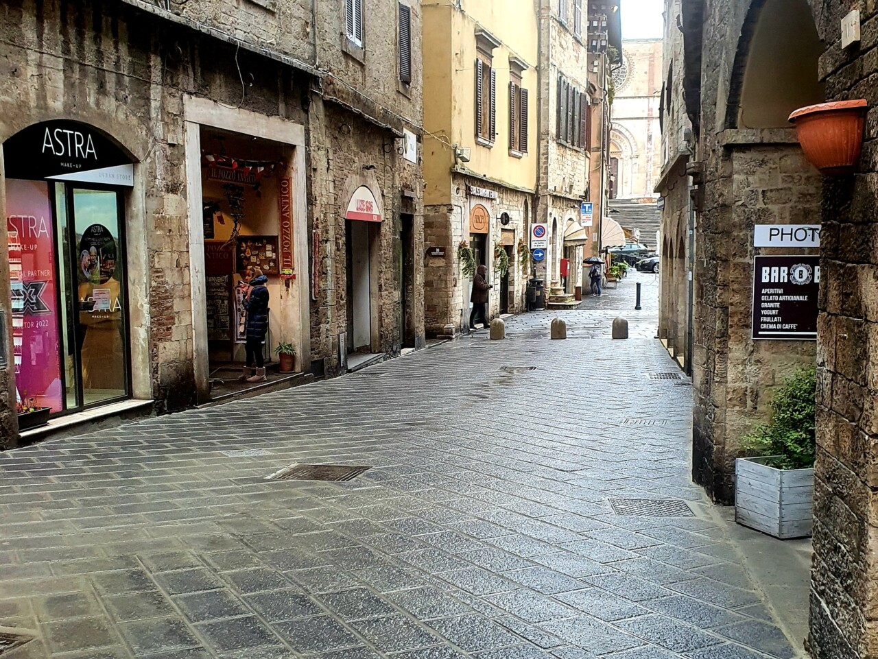 Todi, ripavimentato il primo tratto di Via Mazzini
