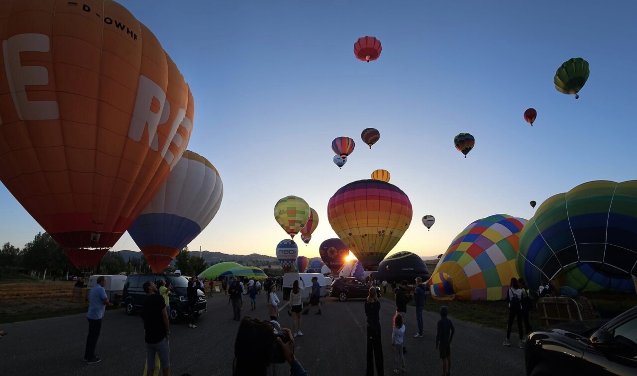 Le mongolfiere hanno colorato i cieli dell'Umbria